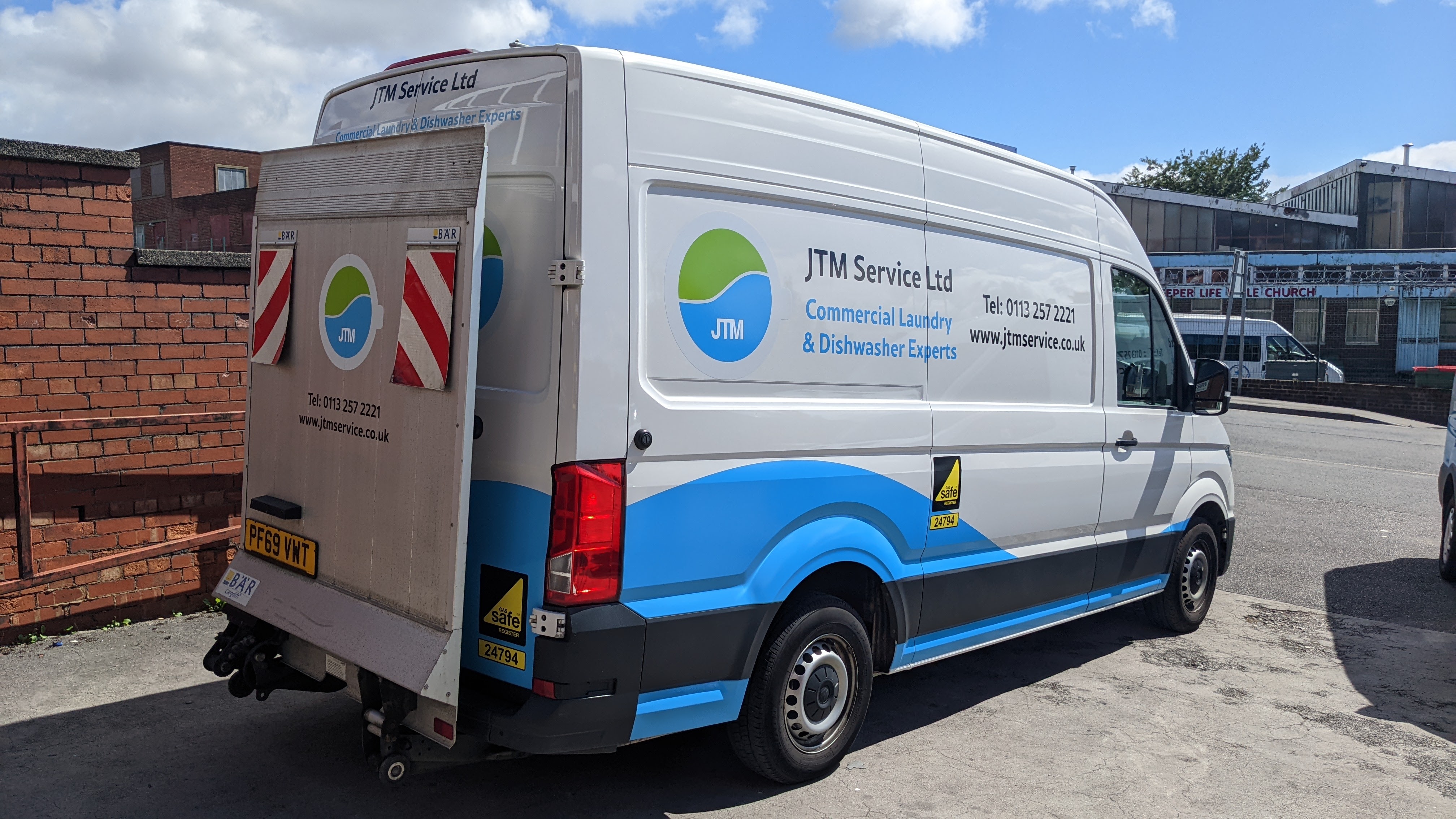 Van Sign Writing Guide: Ideas and FAQs